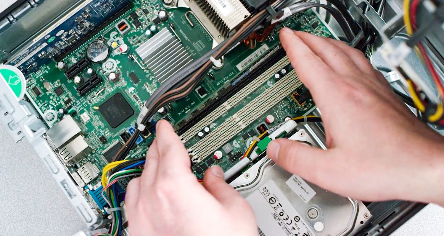 How to install memory in a desktop computer | Crucial MX